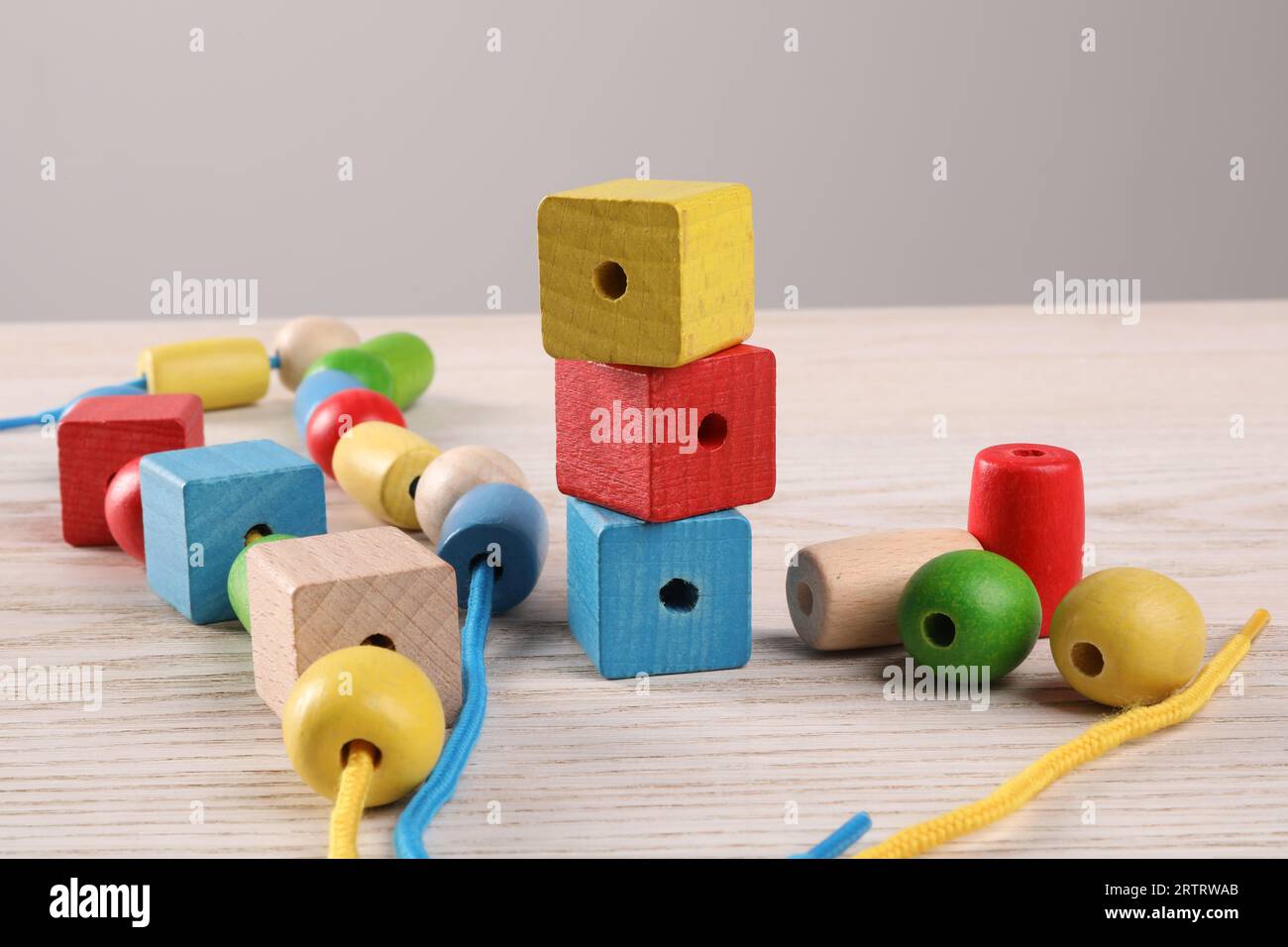 Pieces of string hi-res stock photography and images - Alamy