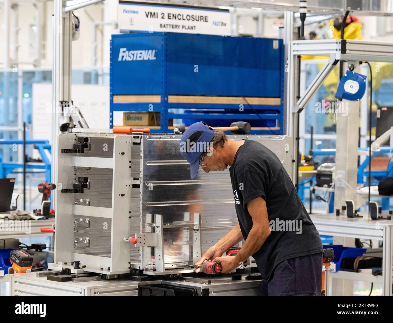 Mirabel, Canada. 14th Sep, 2023. A worker assembles a battery enclosure ...