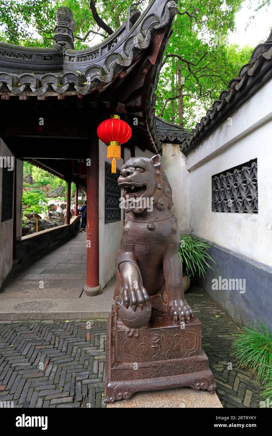 Sculpture in yu garden shanghai hi-res stock photography and images - Alamy