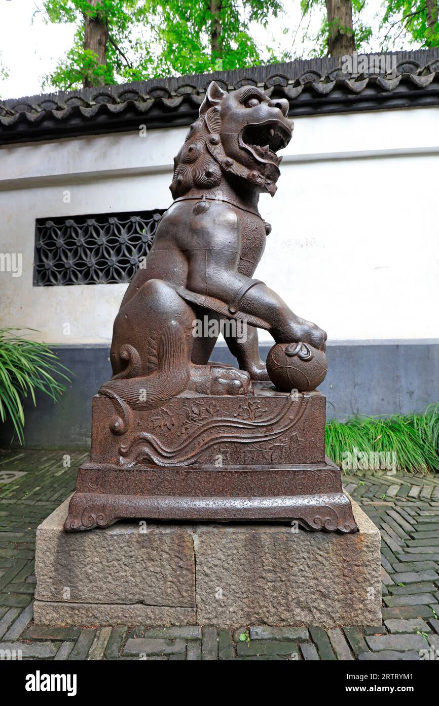 Sculpture in yu garden shanghai hi-res stock photography and images - Alamy