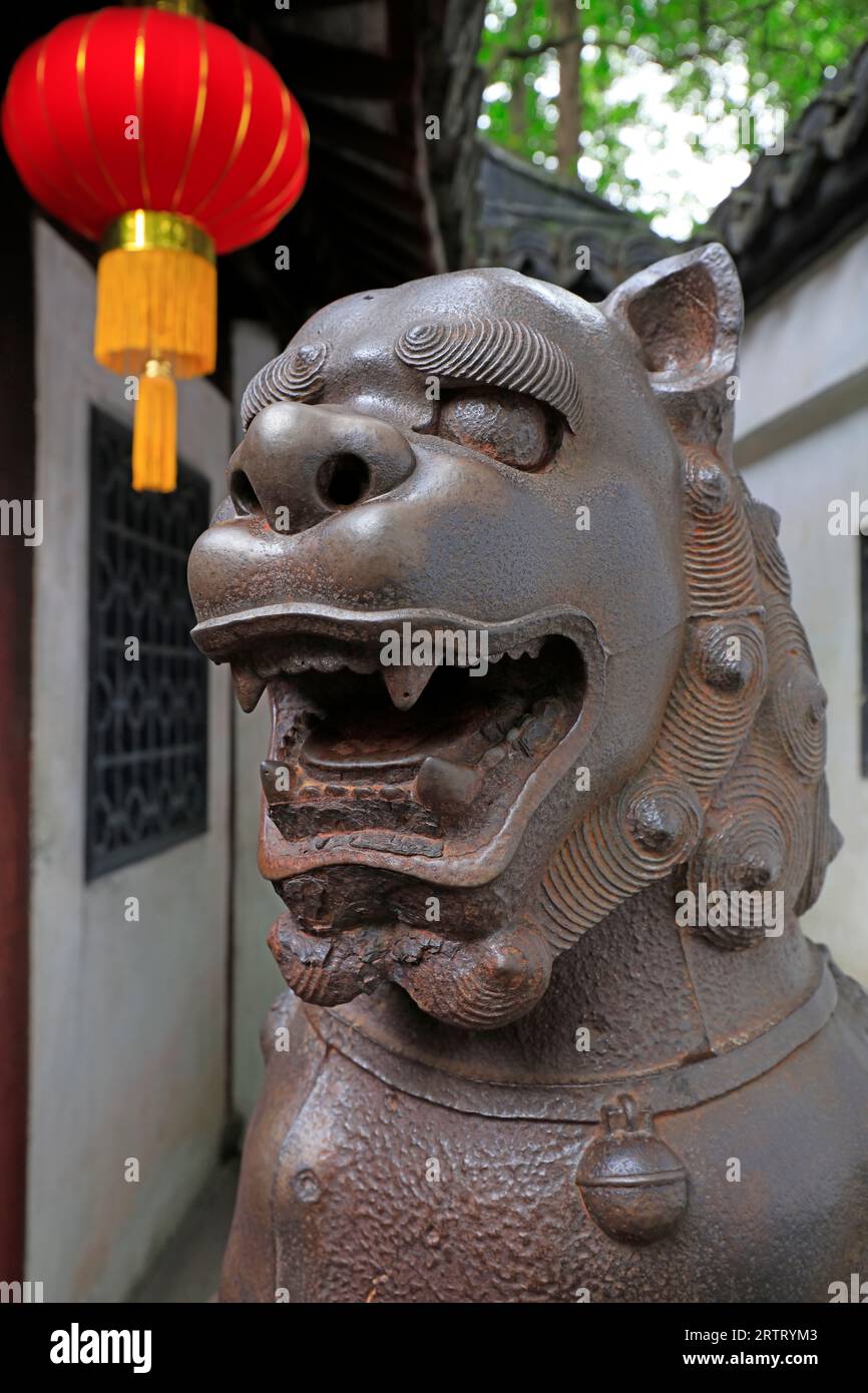 Sculpture in yu garden shanghai hi-res stock photography and images - Alamy