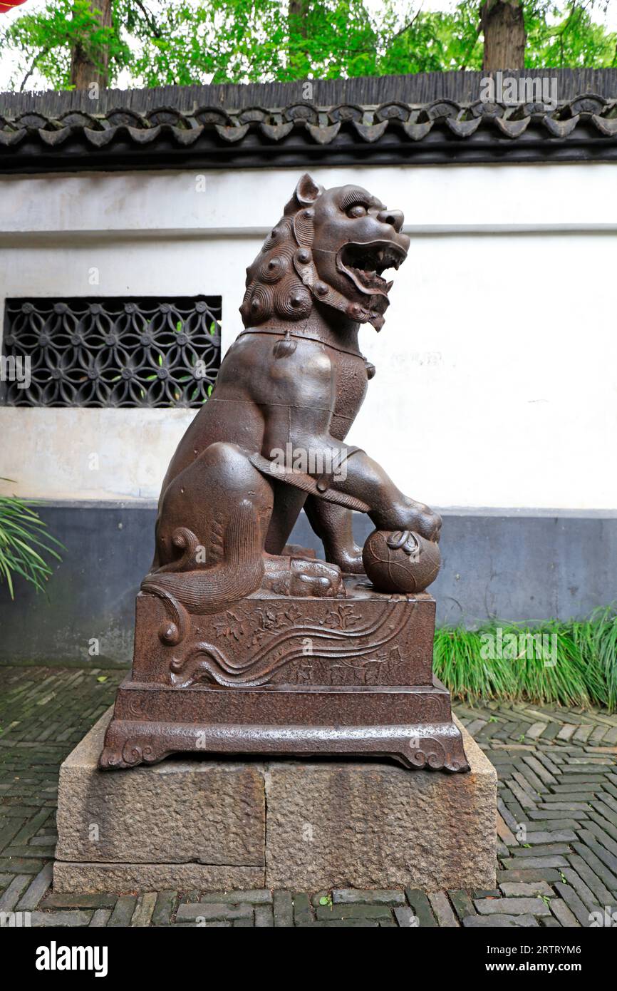 Sculpture in yu garden shanghai hi-res stock photography and images - Alamy