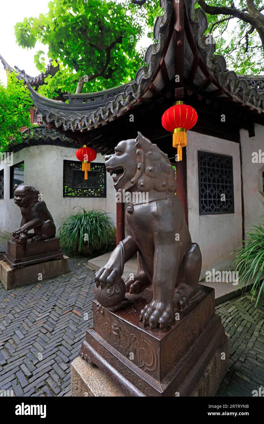 Sculpture in yu garden shanghai hi-res stock photography and images - Alamy