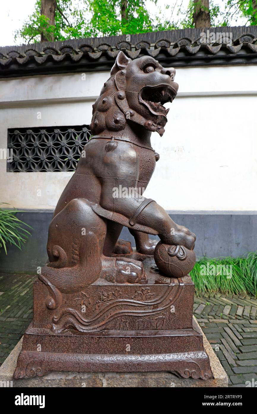 Sculpture in yu garden shanghai hi-res stock photography and images - Alamy