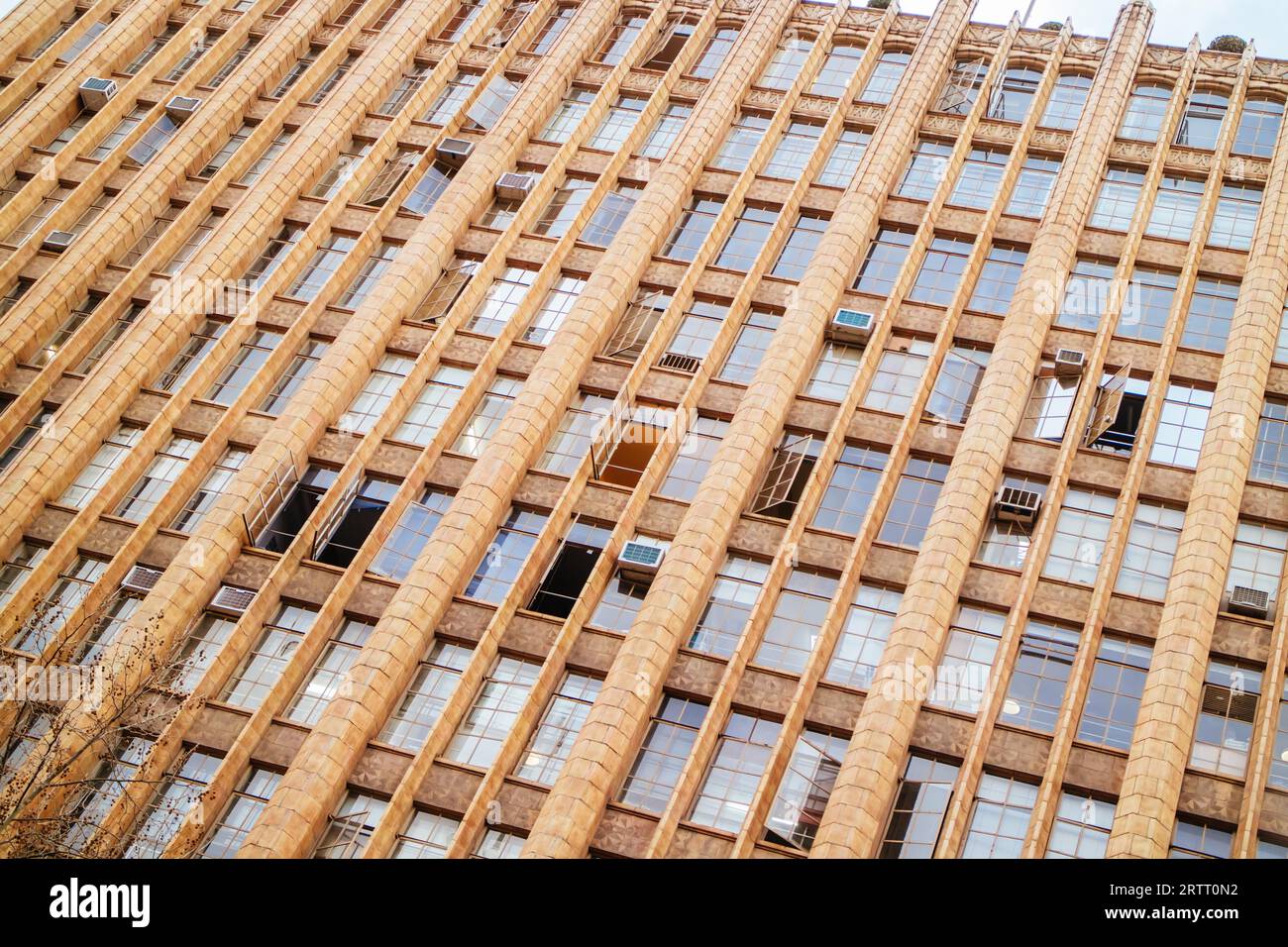Melbourne's famous Manchester Unity building at the corner of Collins ...