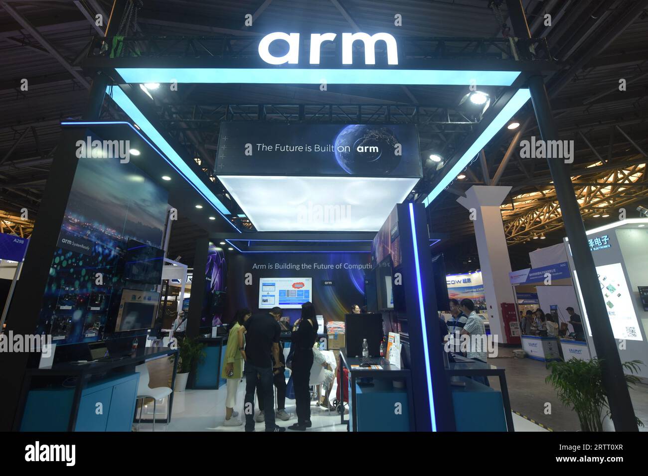 China arm hi-res stock photography and images - Alamy