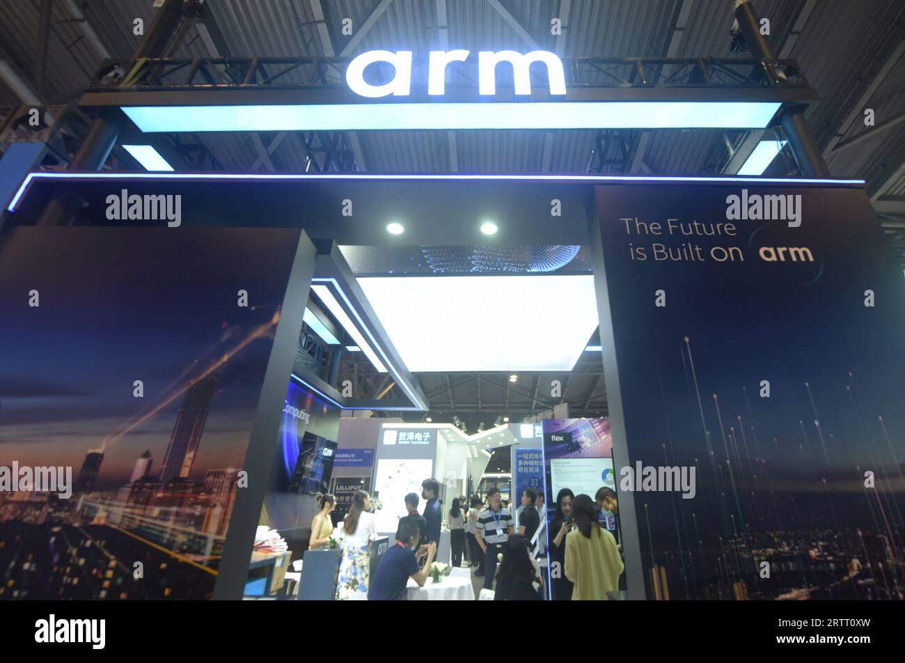 File stand hi-res stock photography and images - Alamy