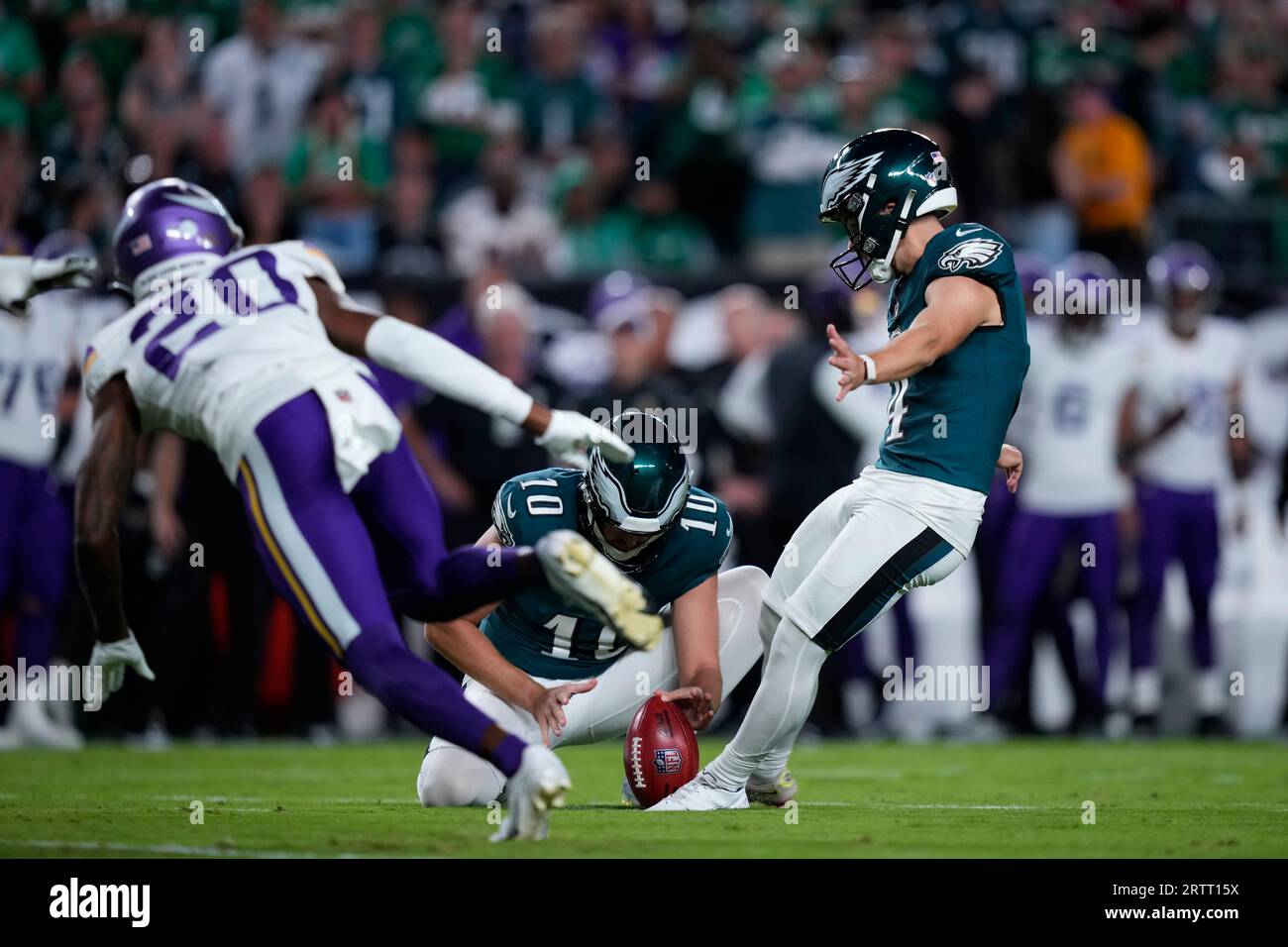 Philadelphia Eagles' Jake Elliott (4) kicks a field goal during the ...