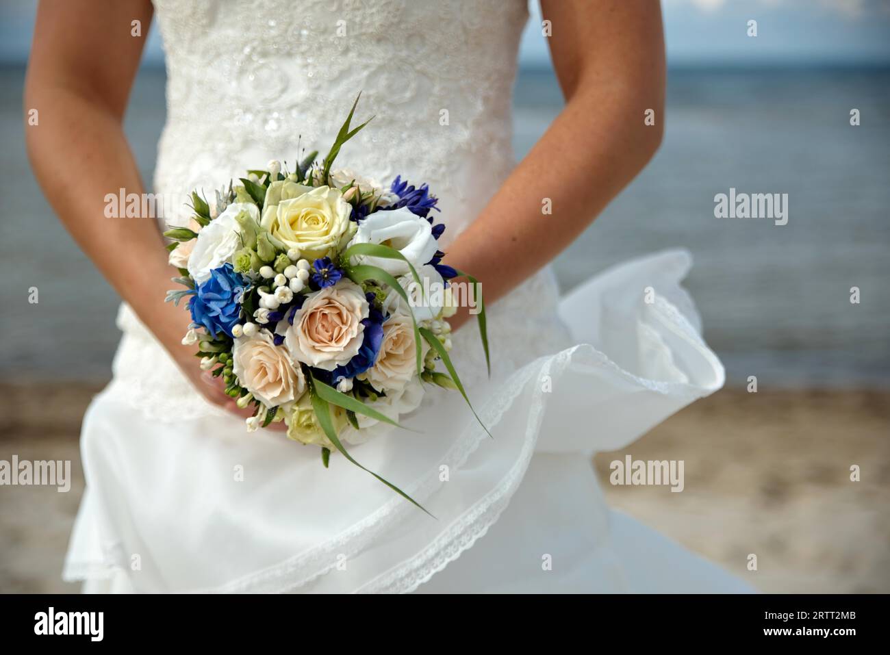 Bride holding bridal bouquet detail hi-res stock photography and images ...