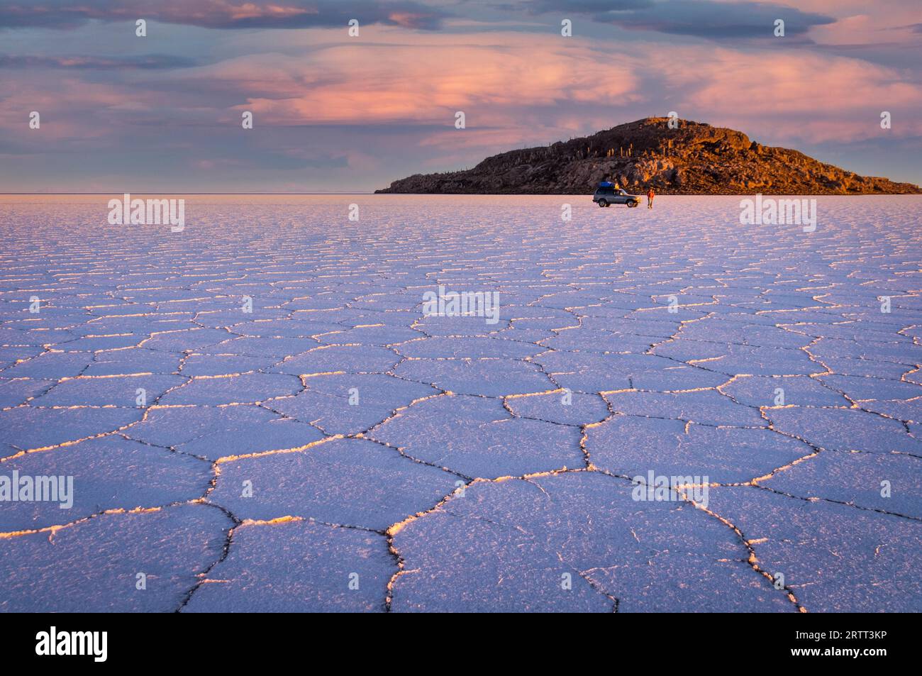 The sun rises over worlds largest salt lake Salar de Uyuni ...