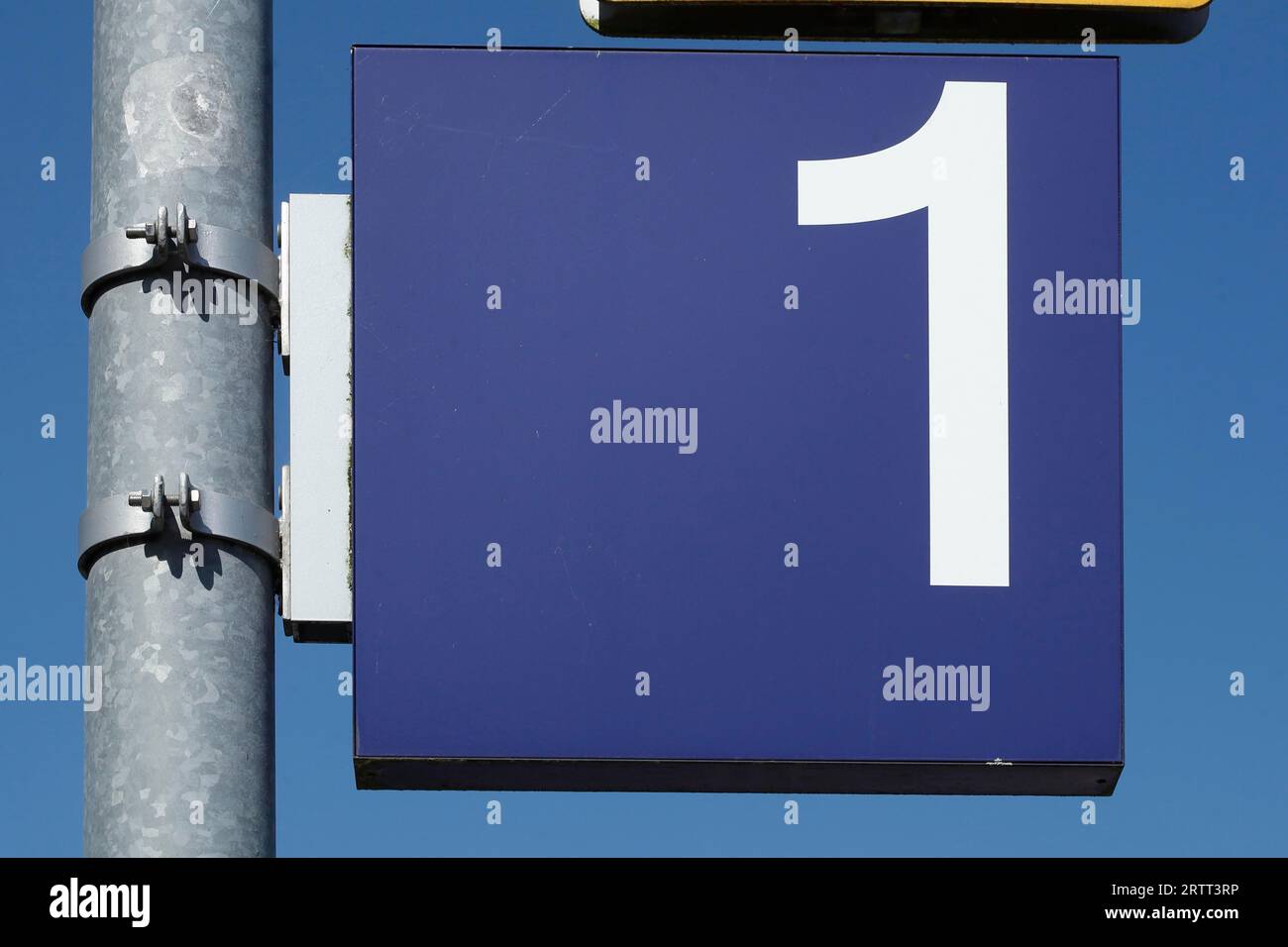 Sign platform section track 1 on a platform, Brake, Lower Saxony ...