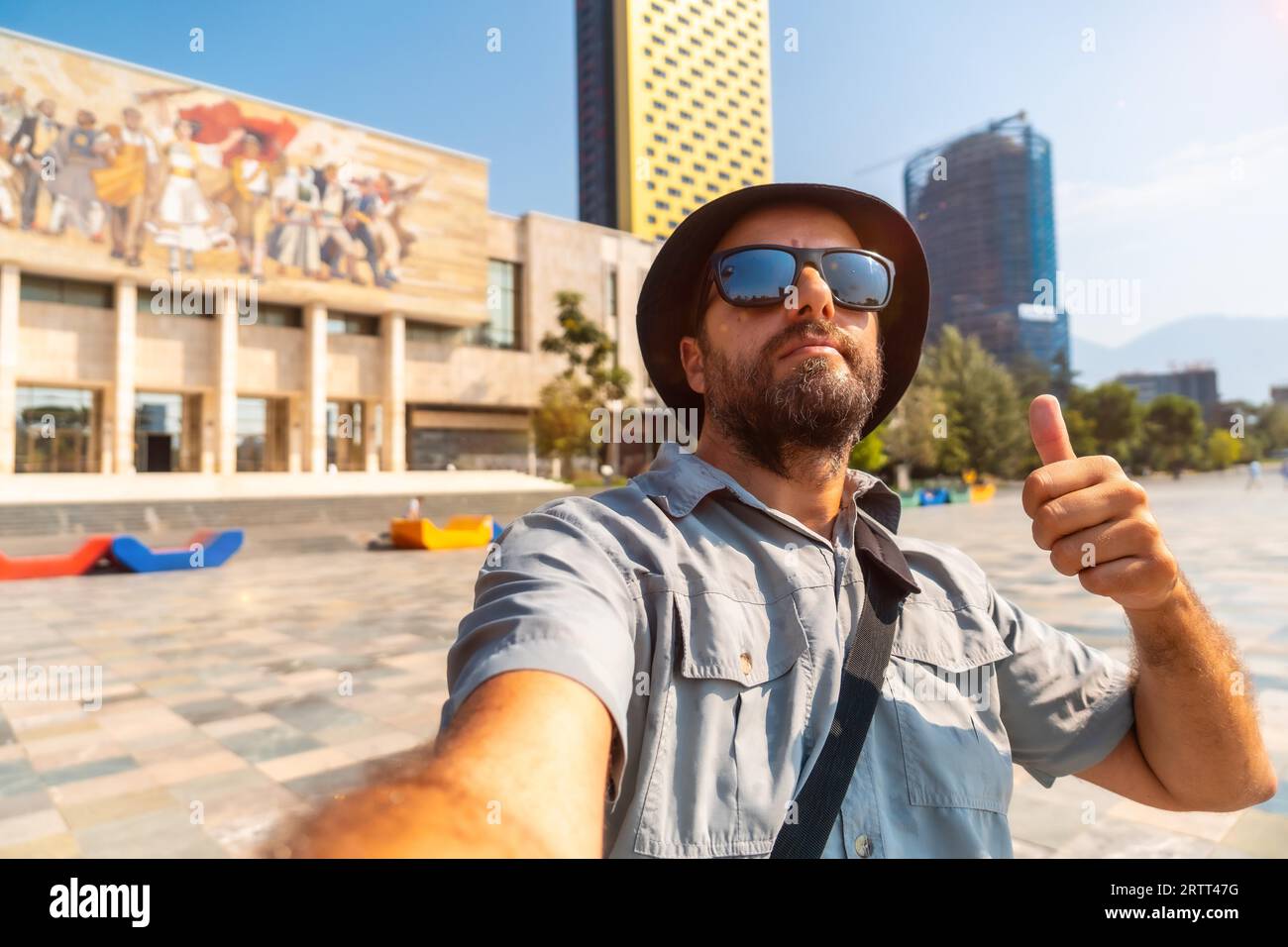 Selfie in museum hi-res stock photography and images - Alamy
