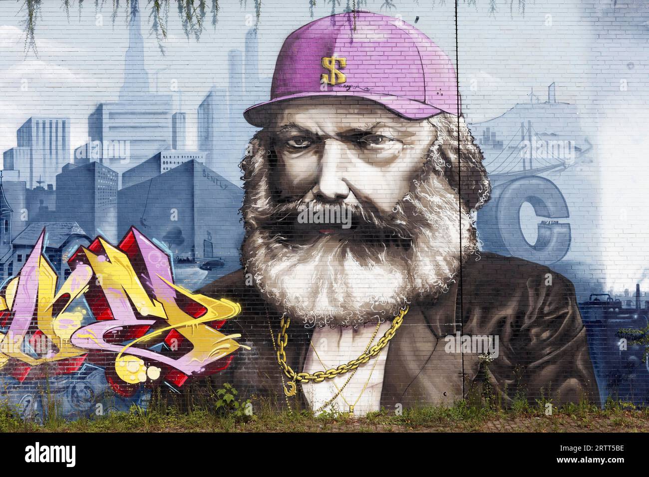 Marx mural hi-res stock photography and images - Alamy