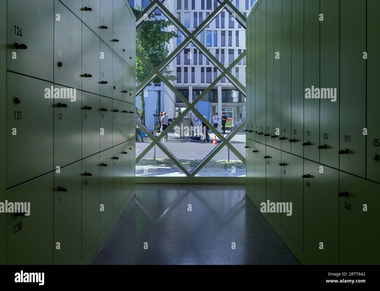 Forward locker hi-res stock photography and images - Alamy