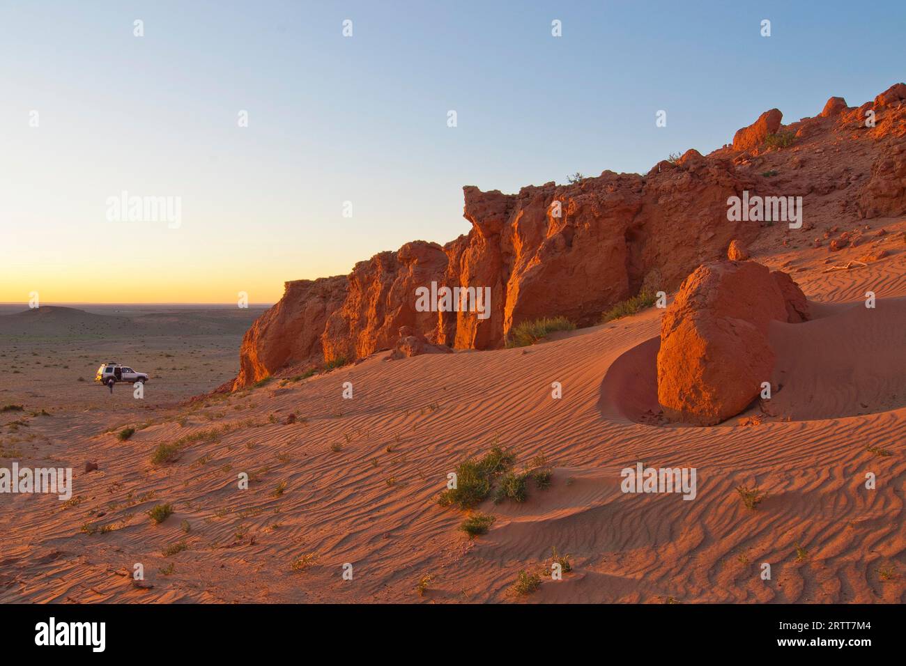Landcruiser in the last evening light in front of the Flaming Cliffs ...