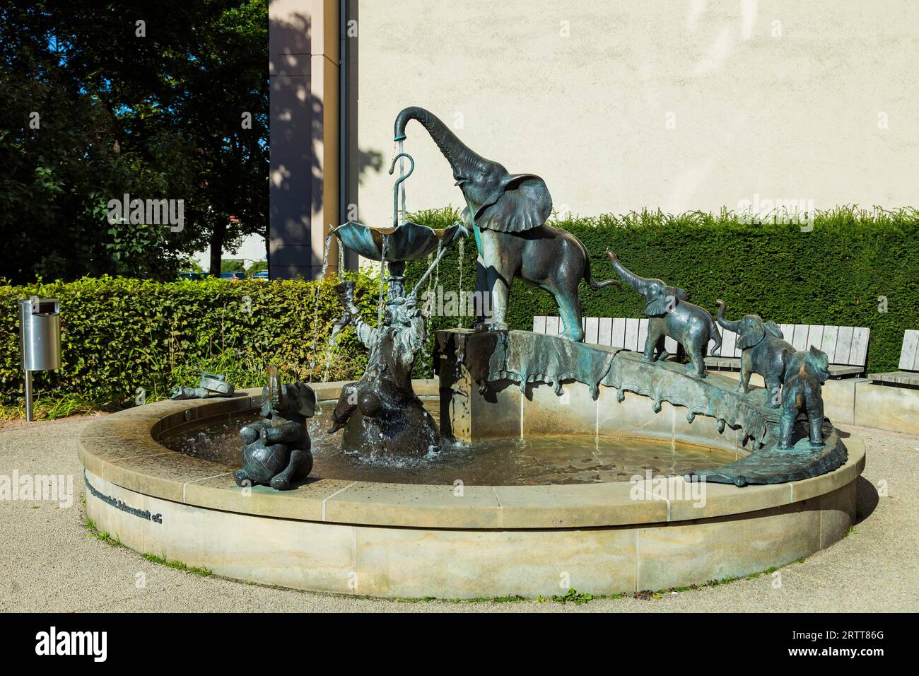 The bronze clown hi-res stock photography and images - Alamy