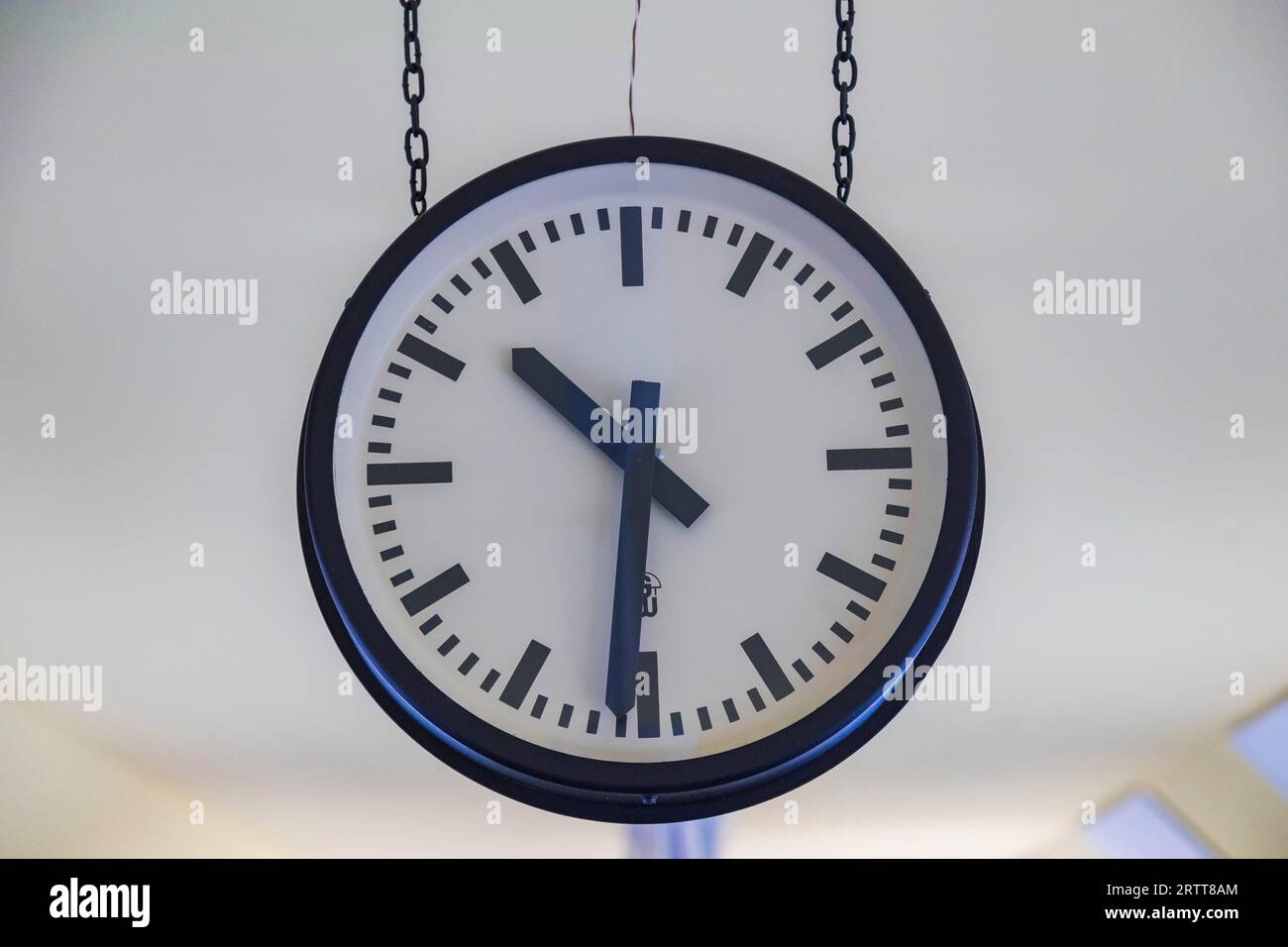 Railway clock hi-res stock photography and images - Alamy