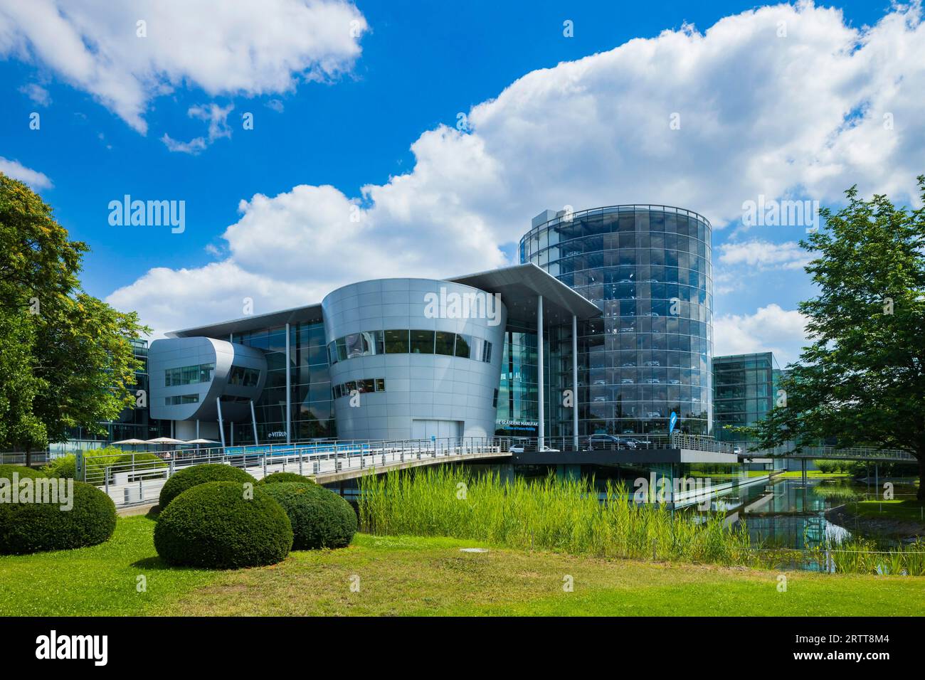 Building of the transparent factory of volkswagen in dresden hi-res ...