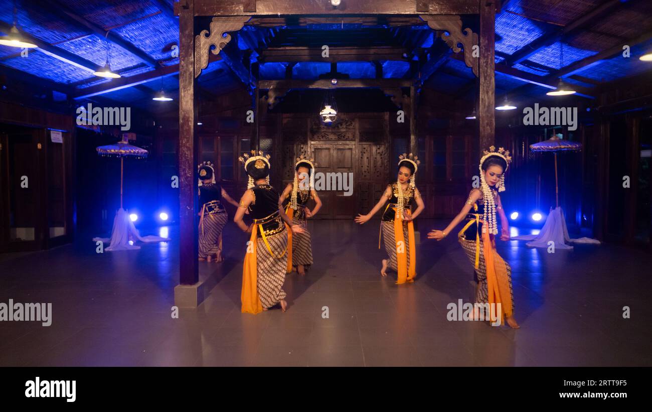 Asian dance fantasy hi-res stock photography and images - Alamy