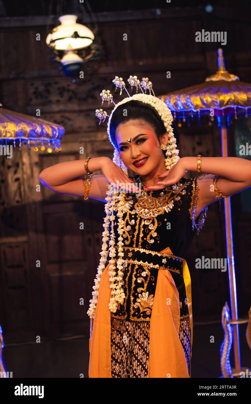 Classic dancer on stage hi-res stock photography and images - Alamy