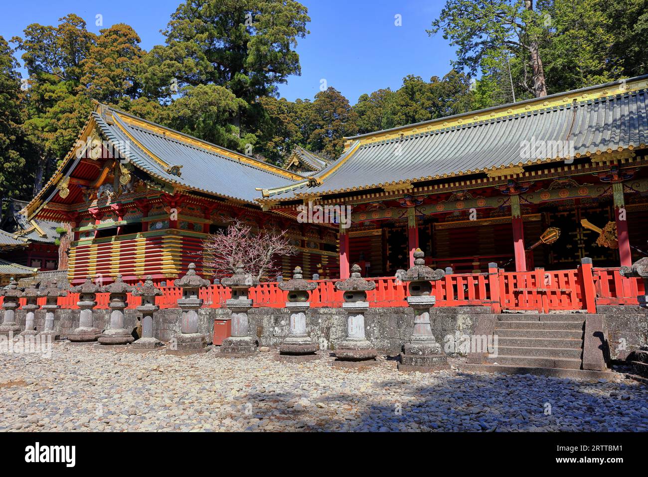 Toshogu Shrine ( 17th-century shrine honoring the first shogun and ...