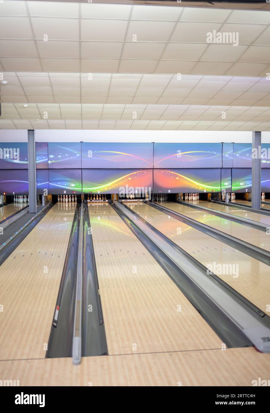 Throwing pins hi-res stock photography and images - Alamy