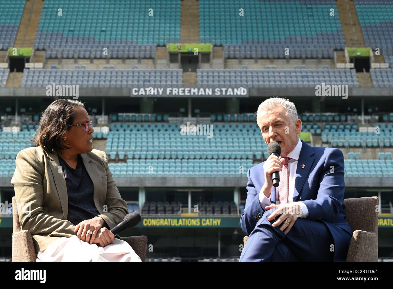 Sydney, Australia. 15th Sep, 2023. Olympic champion Cathy Freeman (left ...