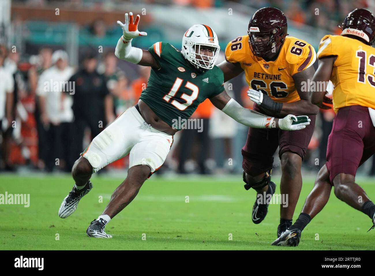MIAMI GARDENS, FL - SEPTEMBER 14: Miami Hurricanes defensive lineman ...