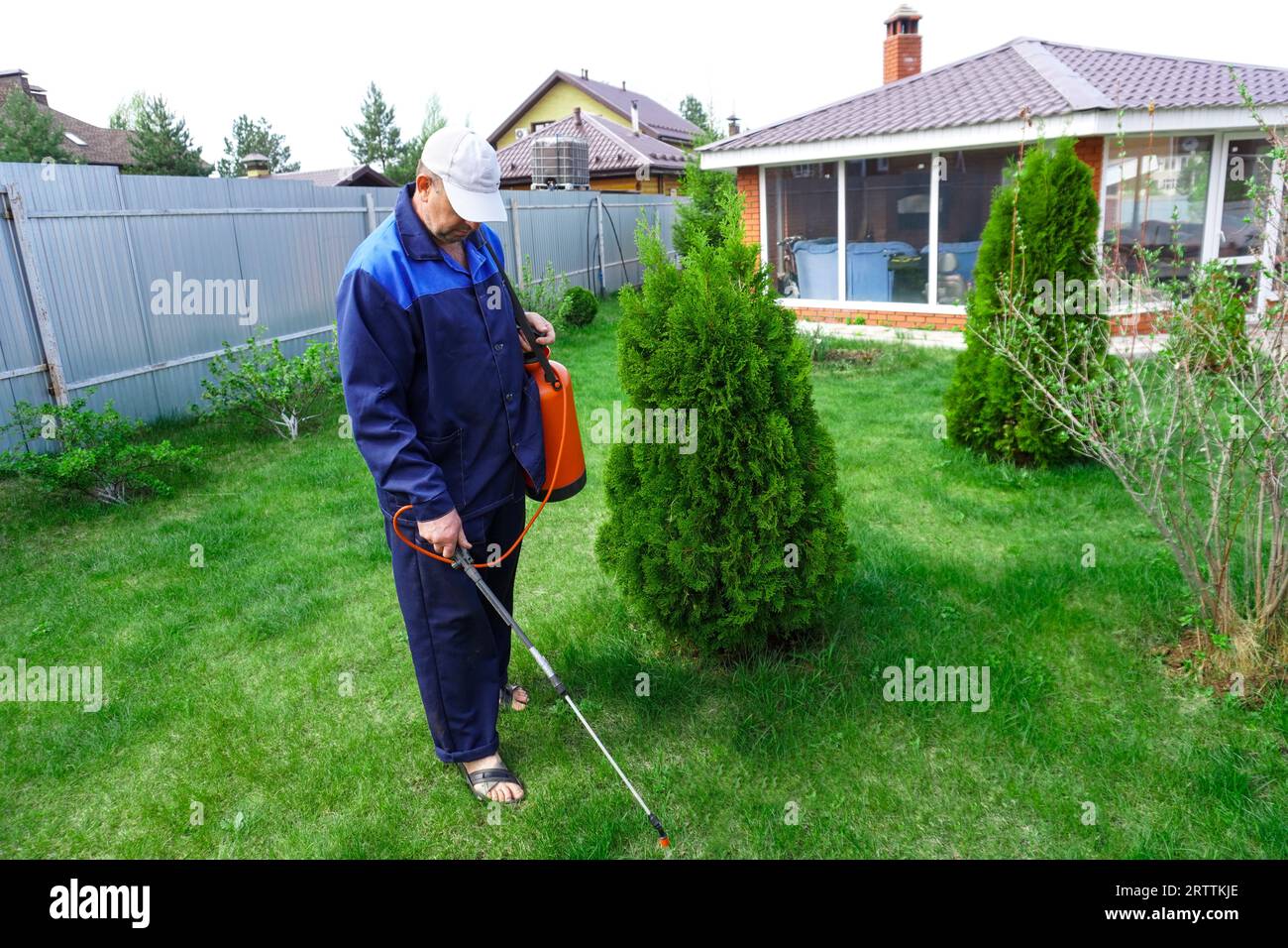 Man spraying insecticide from hi-res stock photography and images - Alamy