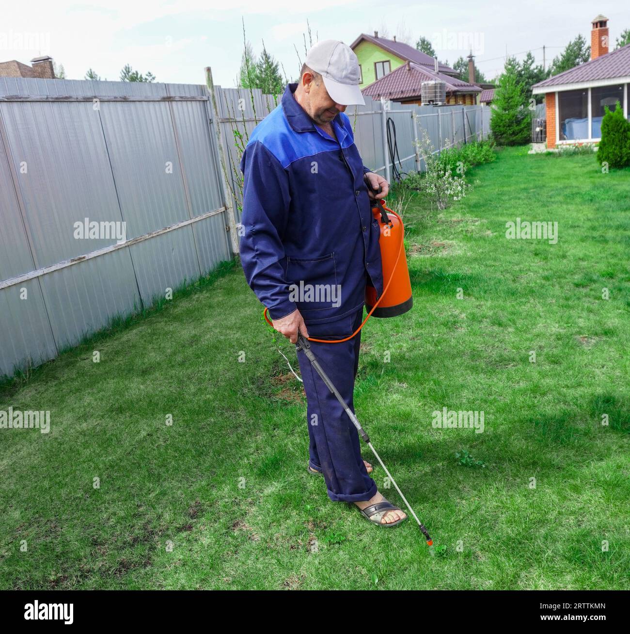 Man spraying insecticide from hi-res stock photography and images - Alamy