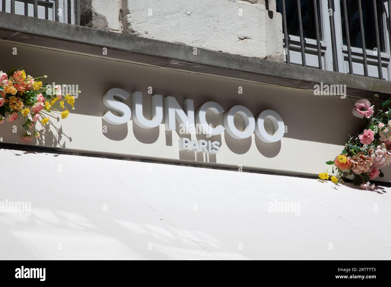 Clothing supply chain hi-res stock photography and images - Alamy