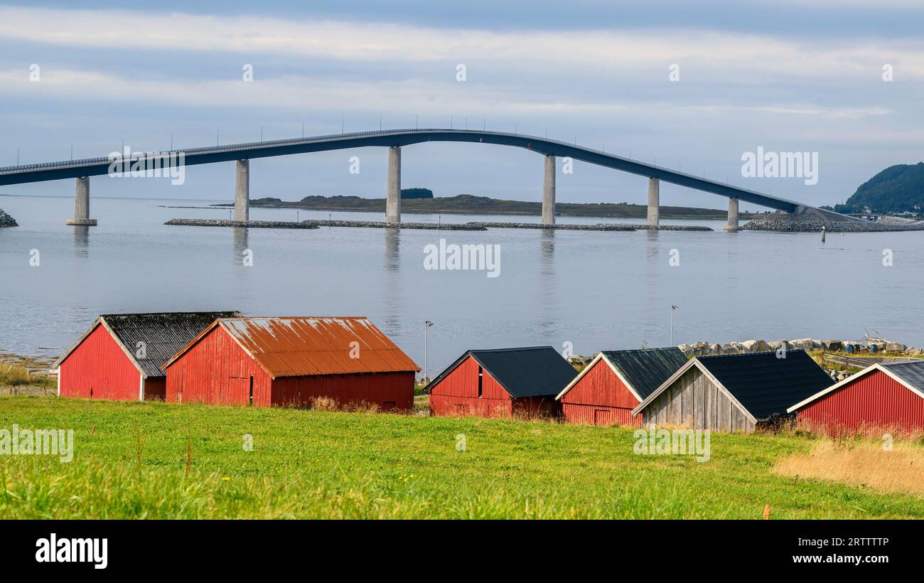 Lepsöy Bridge connecting Lepsöya with the mainland. Ålesund ...