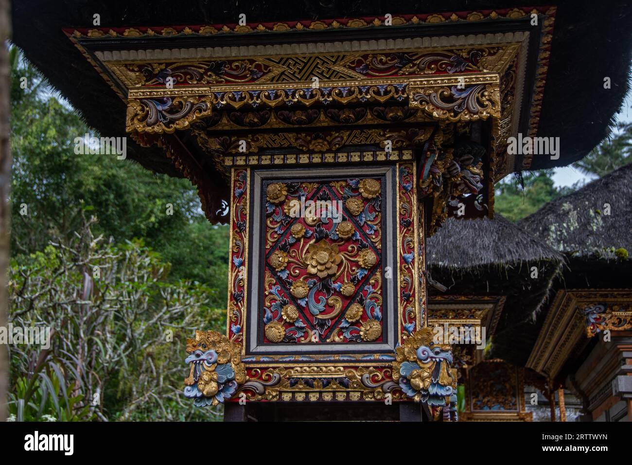 A colorfully decorated Balinese shrine in the "Pura Tirta Empul" temple ...