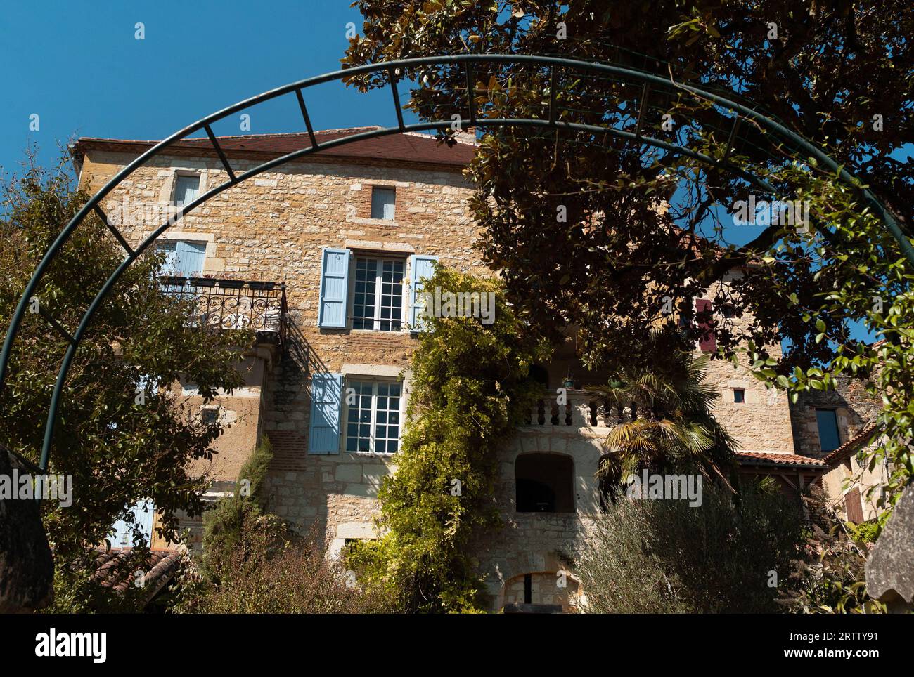 Grand house on Rue de la Cale, Puy-l'Évêque, Lot department, France ...