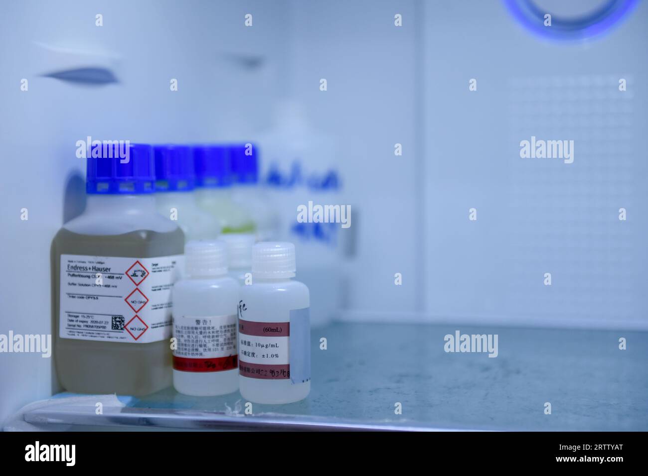 Chemical reagent bottles stored hi-res stock photography and images - Alamy