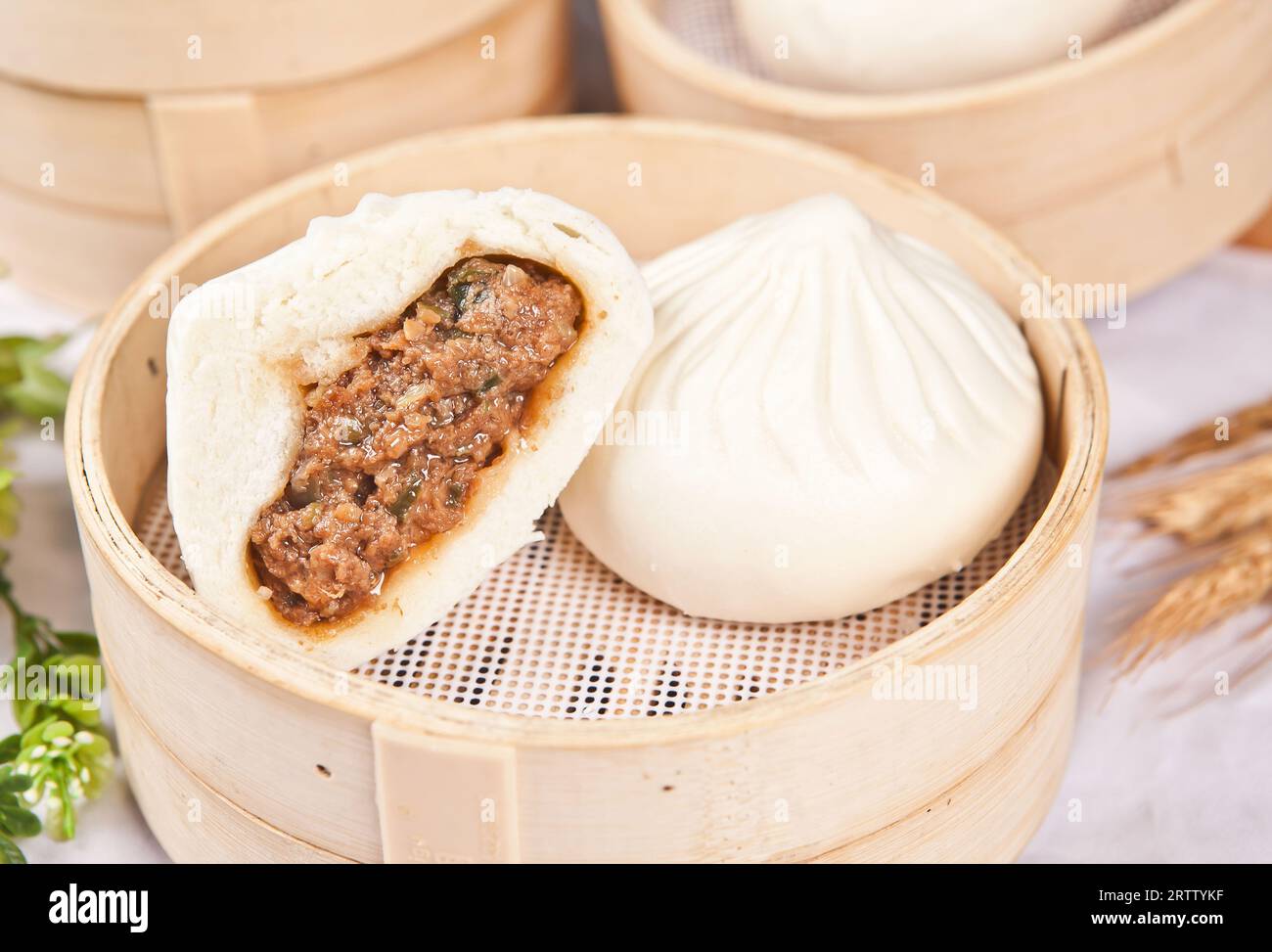 Chinese Steamed Meat Bun,chinese bun,bao zi Stock Photo - Alamy