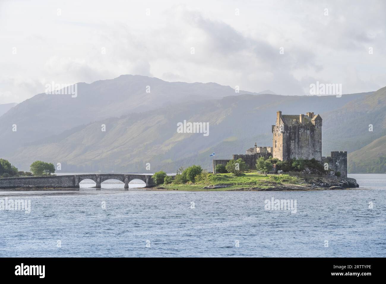 13th century island castle hi-res stock photography and images - Alamy