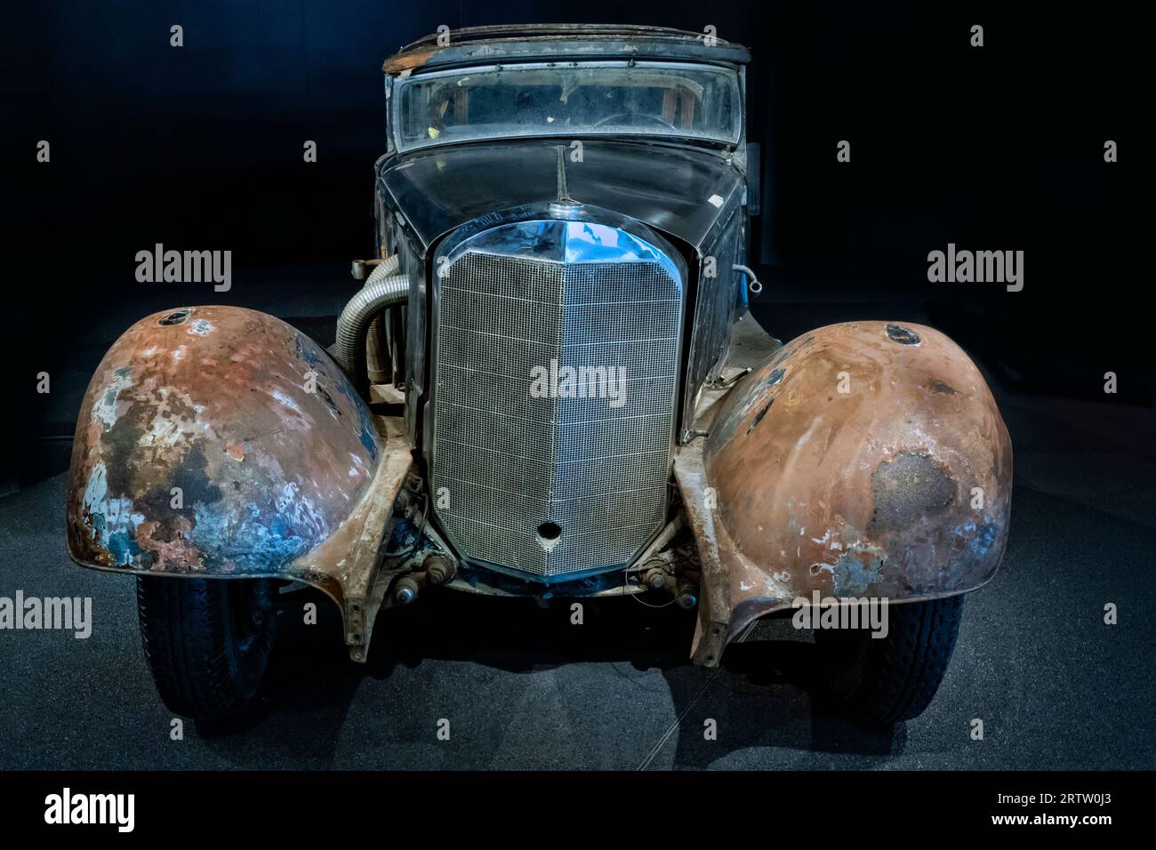 1930's Mercedes-Benz 500K Cabriolet B barn find at the Mercedes-Benz ...