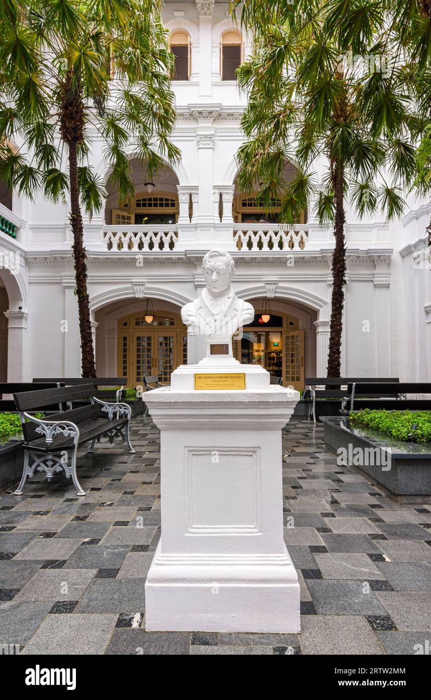 Sir Stamford Raffles bust in the Raffles Hotel, Singapore Stock Photo ...