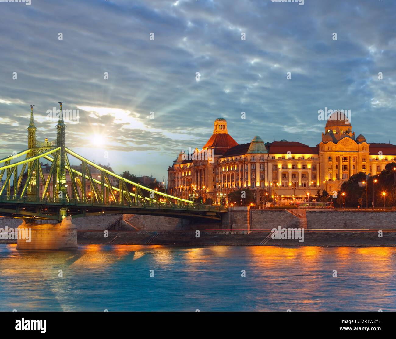 Budapest dusk view. Long exposure. Hungarian landmarks, Freedom Bridge ...