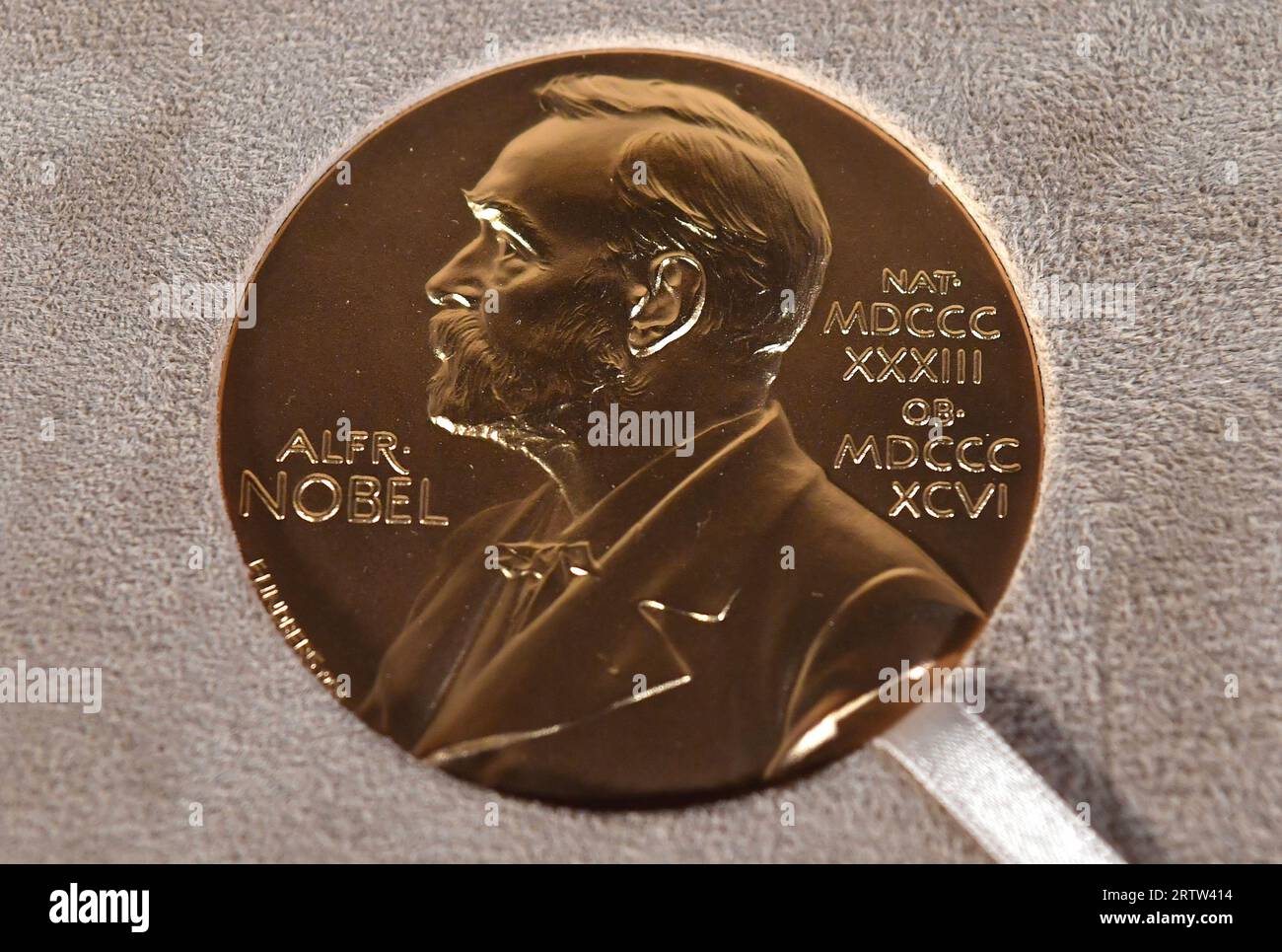 FILE The Nobel Medal In Physiology Or Medicine Presented To Charles M file-the-nobel-medal-in-physiology-or-medicine-presented-to-charles-m