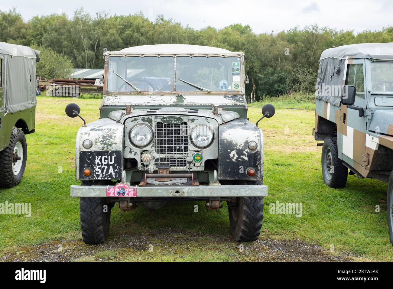 Old british military land rover hi-res stock photography and images - Alamy