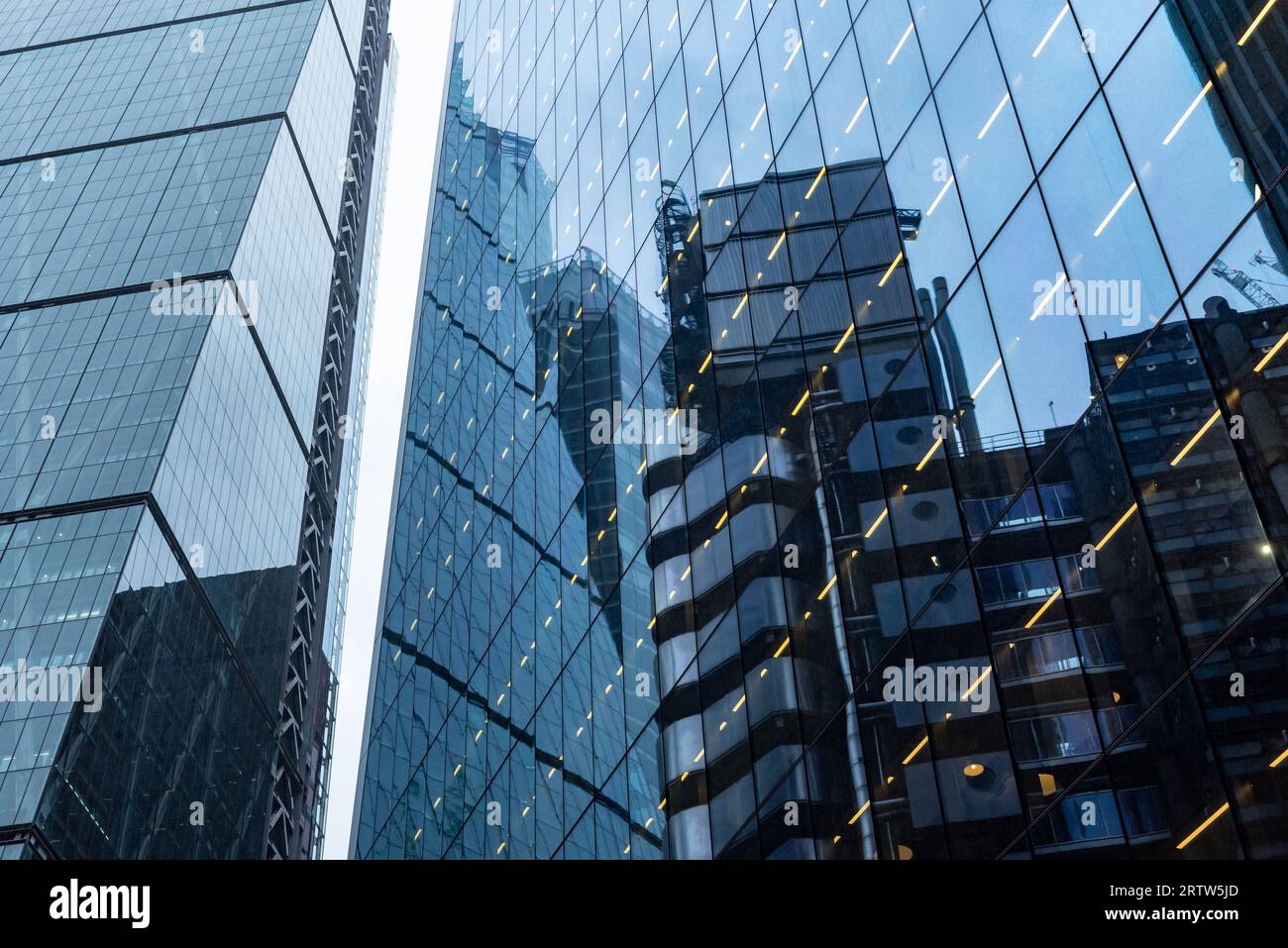 Glass fronted commercial office buildings hi-res stock photography and ...