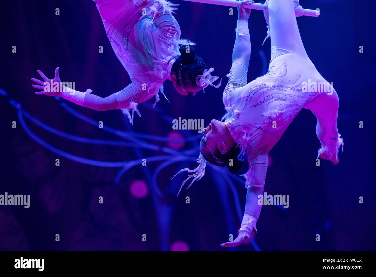Aerial trapeze circus artists from China Liu Xinqi and Xu Yangqian ...