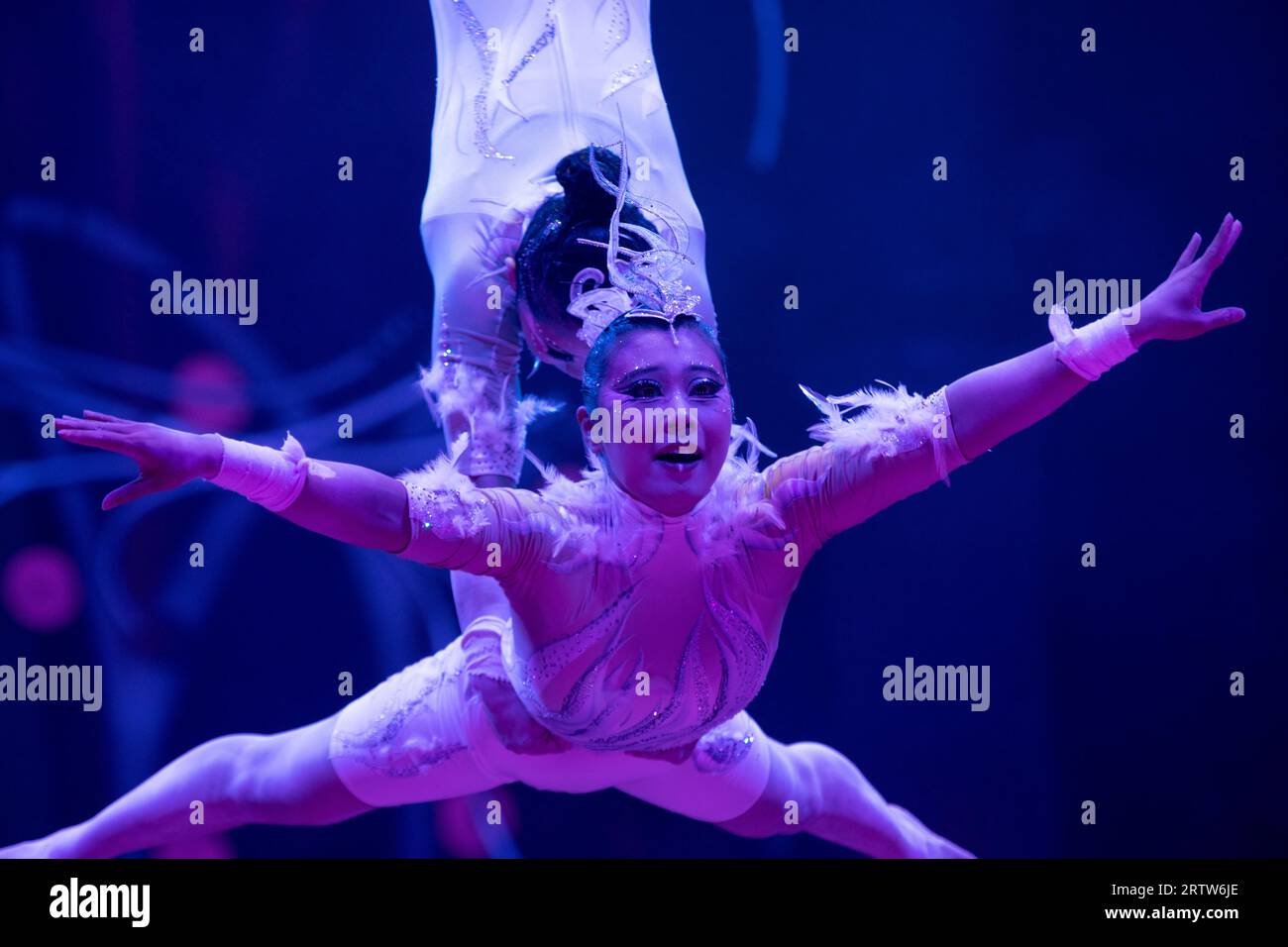 Aerial trapeze circus artists from China Liu Xinqi and Xu Yangqian ...