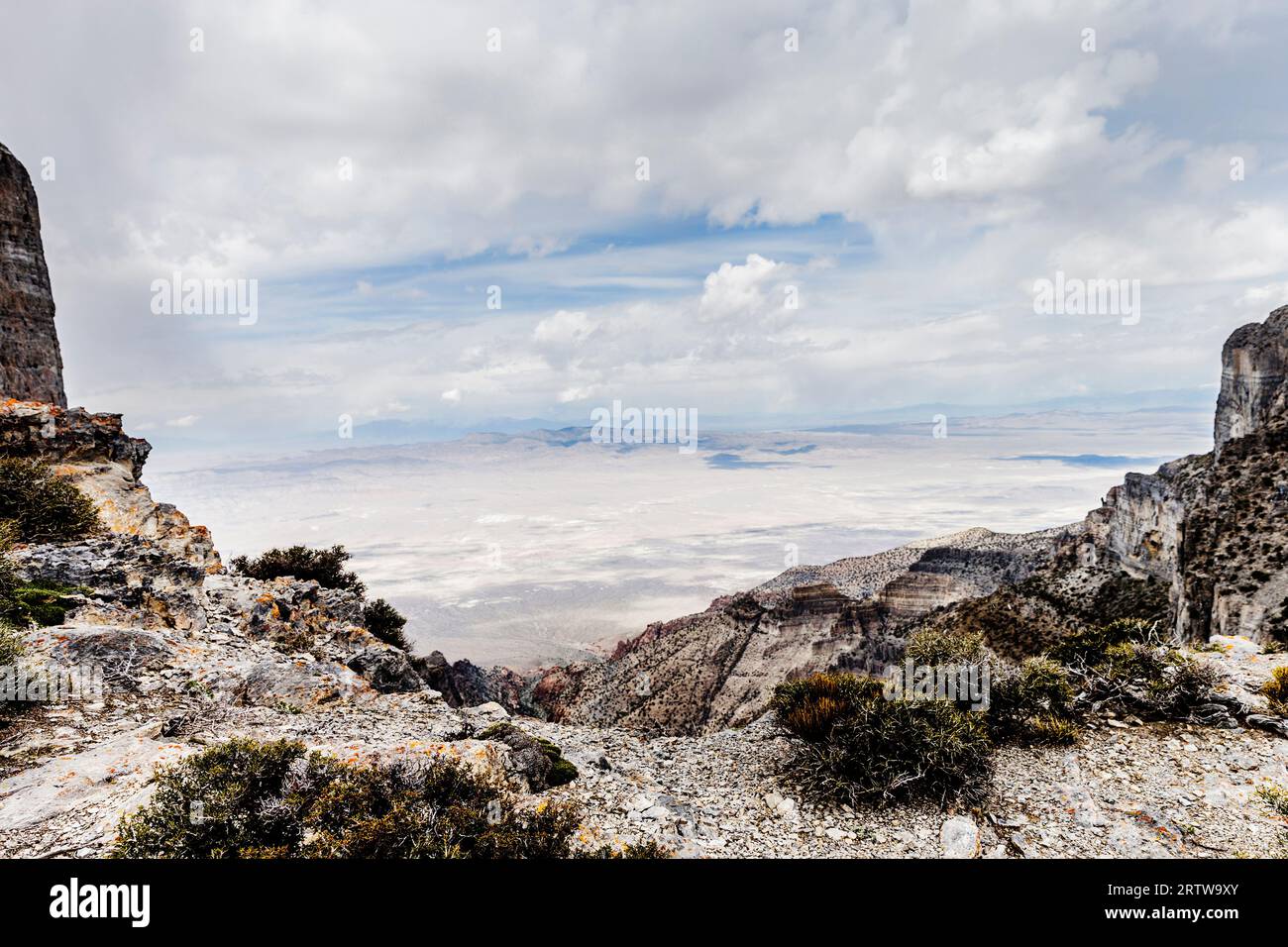 Notch cliff hi-res stock photography and images - Alamy