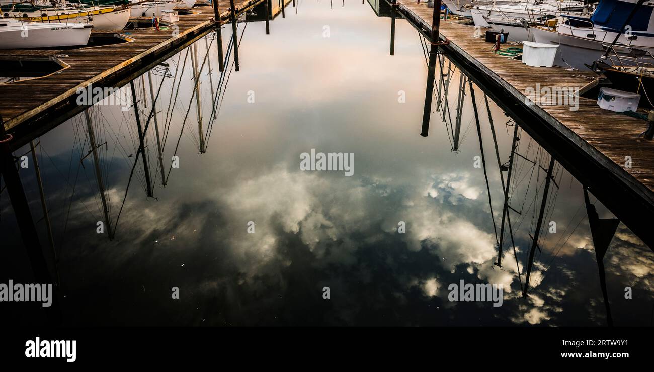 Dock image hi-res stock photography and images - Alamy