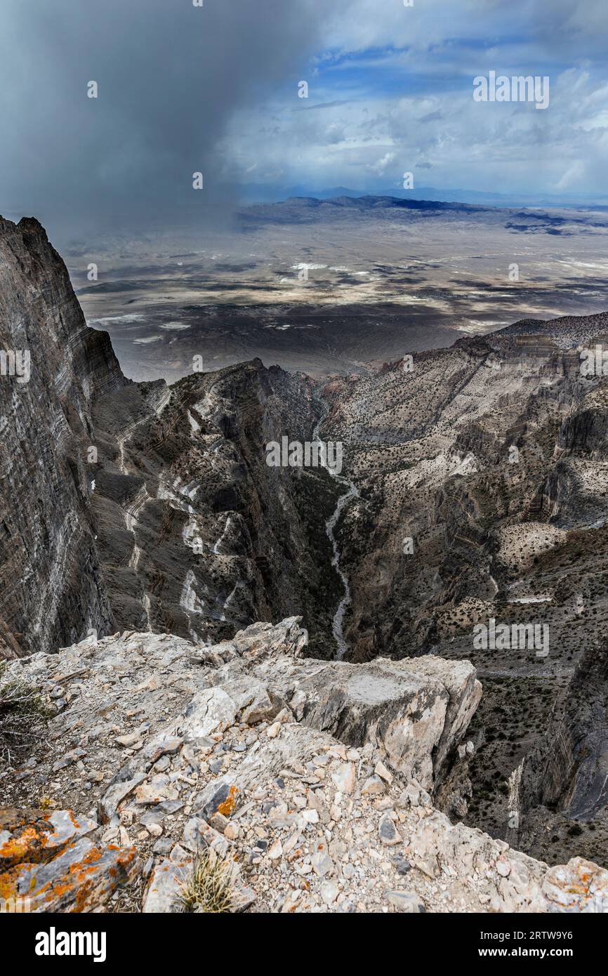 Notch cliff hi-res stock photography and images - Alamy