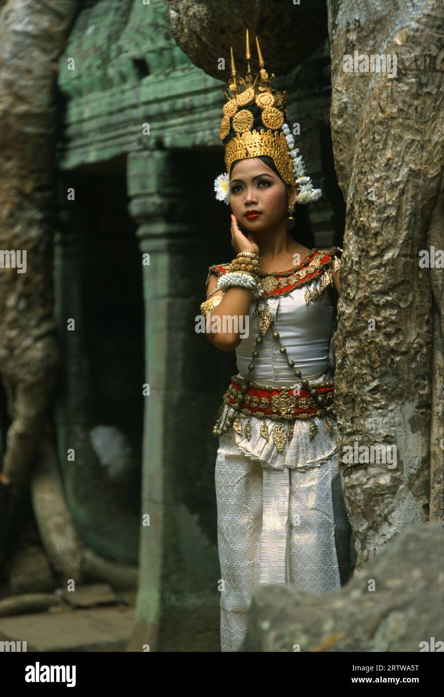 Temple dancer, Ta Prom temple Stock Photo - Alamy