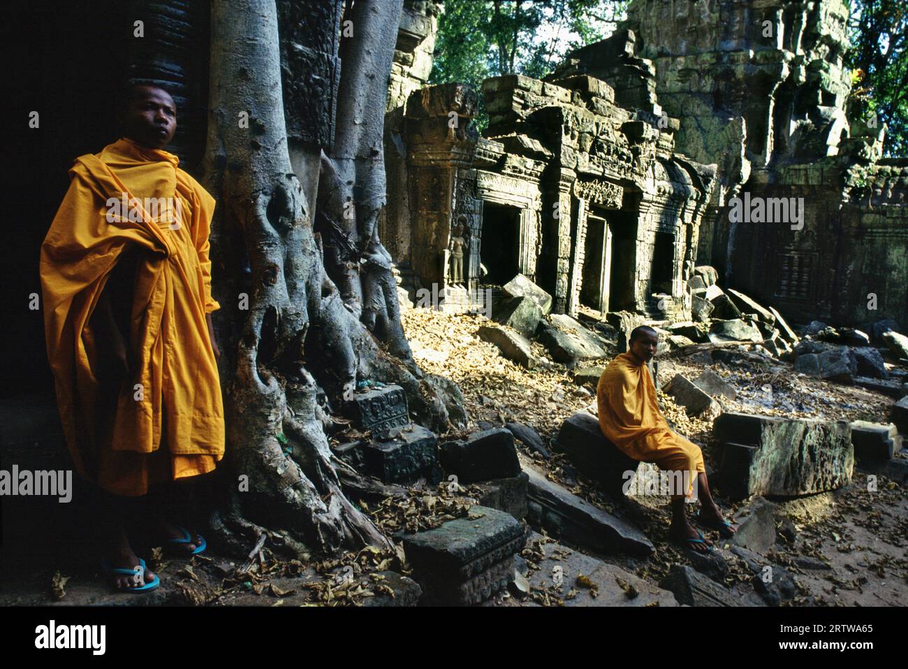 Monks in Ta Prom temple Stock Photo - Alamy